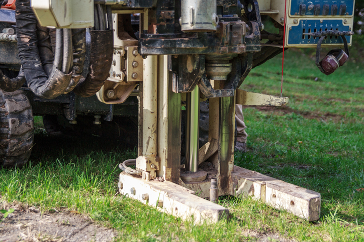 Environmental drilling rig advances soil borings into the ground | O ...